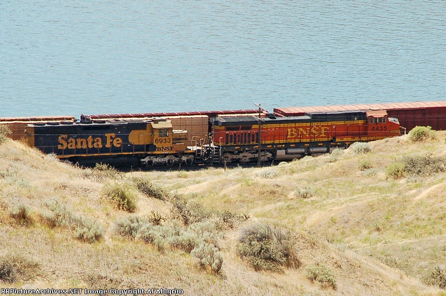 BNSF 6933 & BNSF 4435